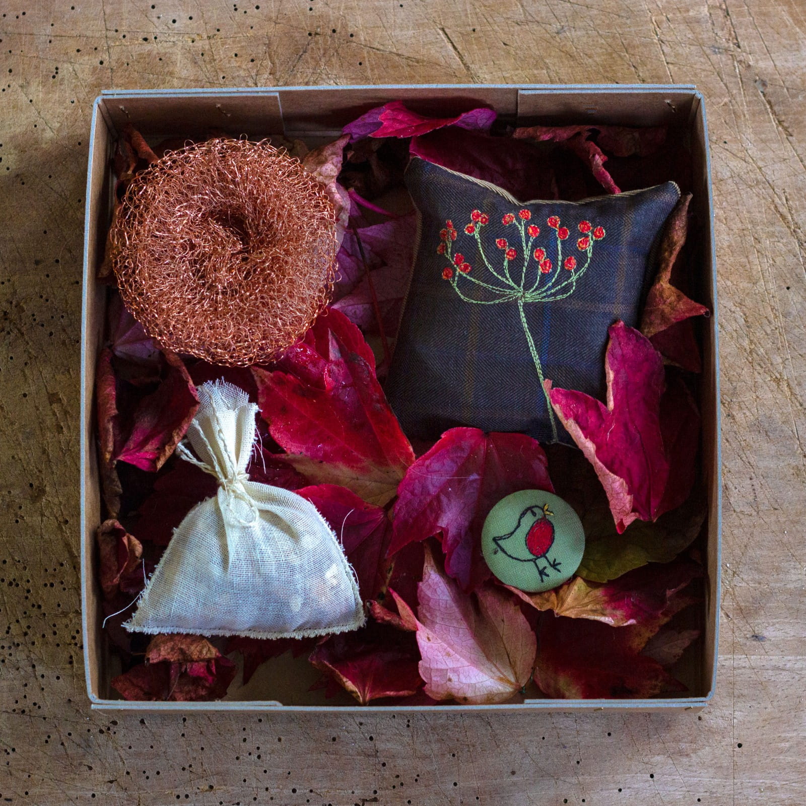 Natural gift wrap - autumn leaves | Snapdragon Life